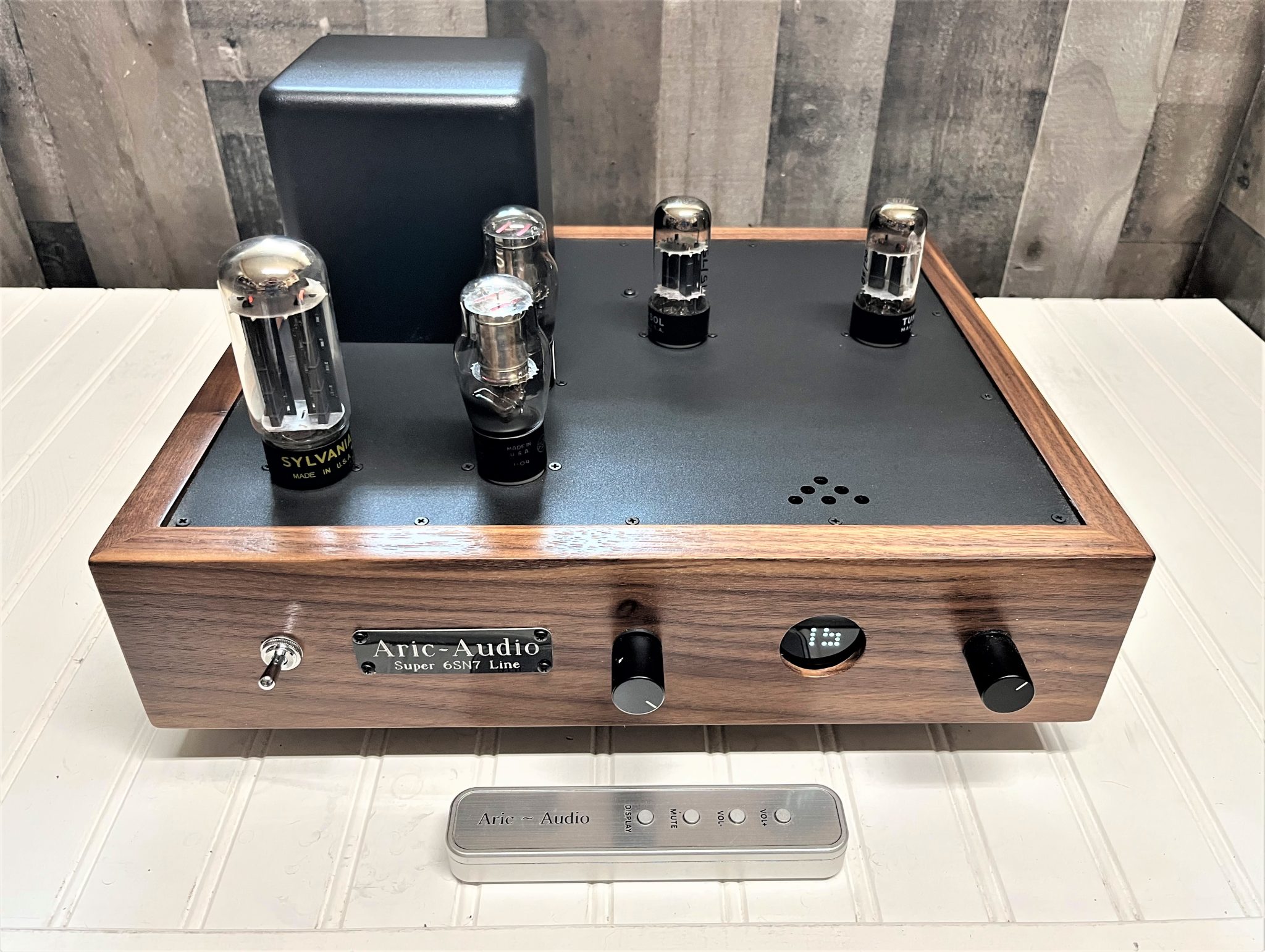 Aric Audio Super 6SN7 Linestage Preamplifier by Mike Wright