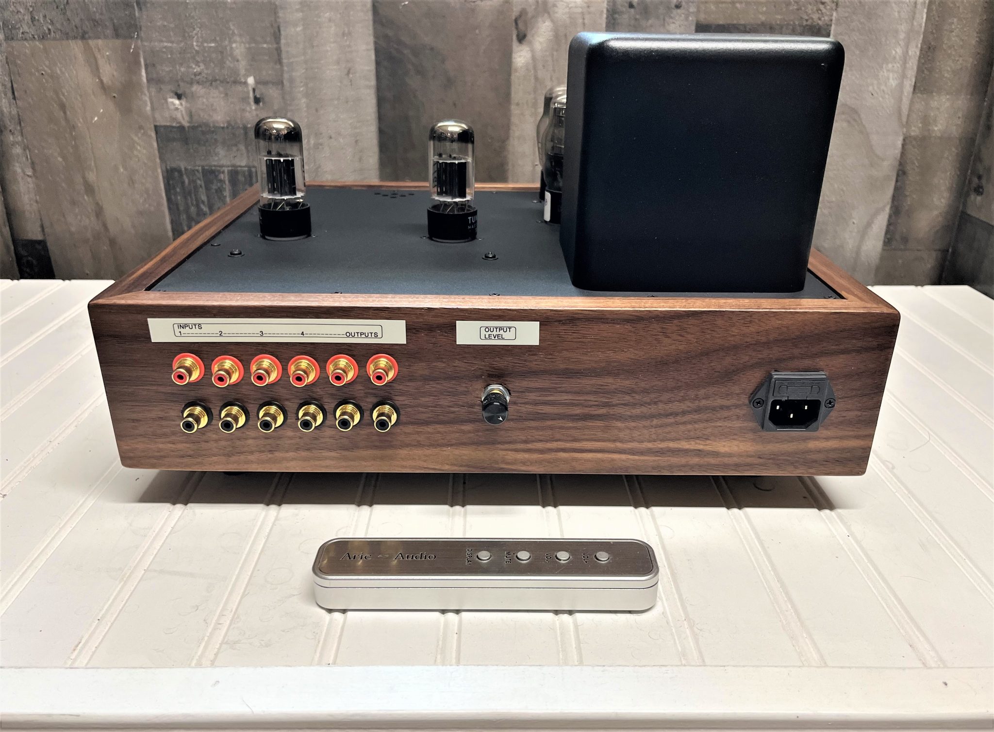 Aric Audio Super 6SN7 Linestage Preamplifier by Mike Wright